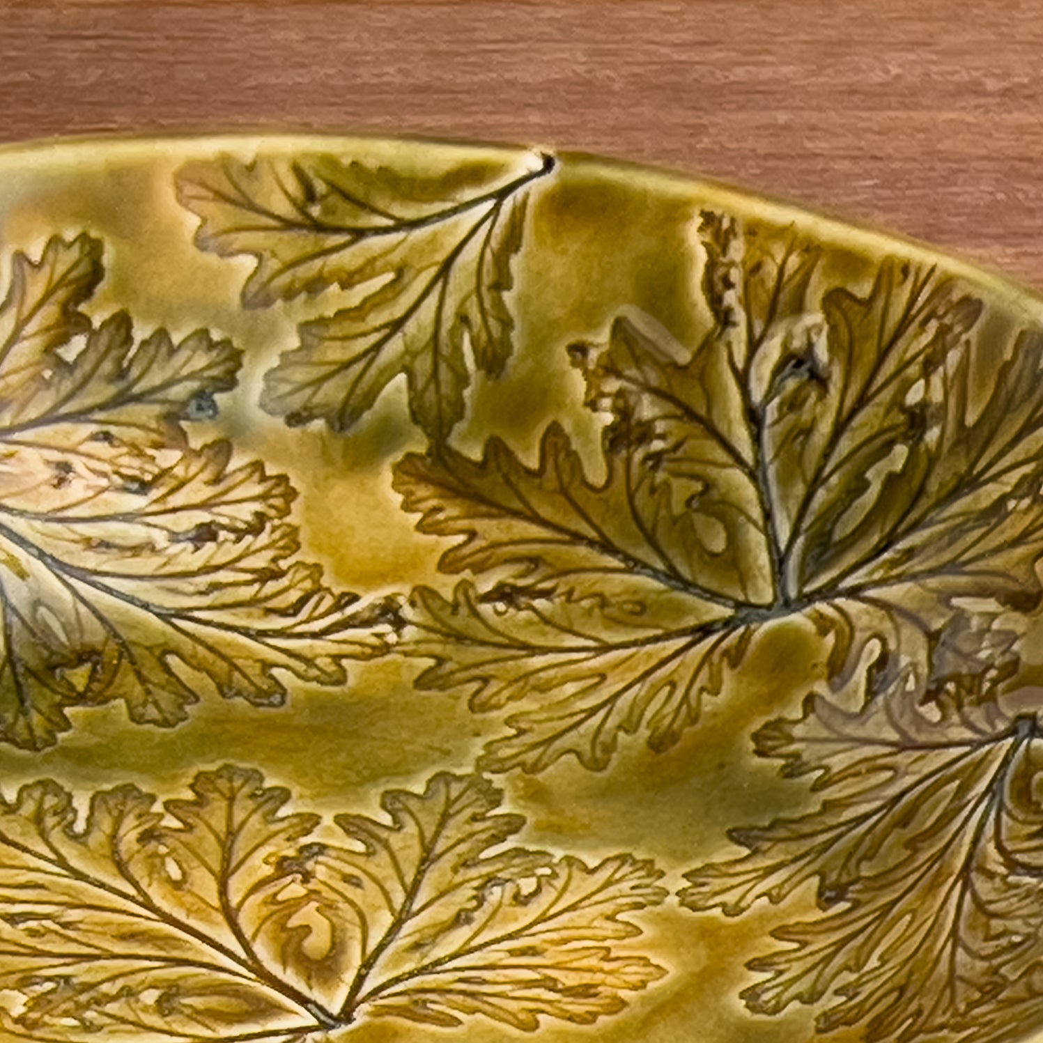 Leaf Motif Medium Bowl 7.5" Autumn – Pebble Ceramics